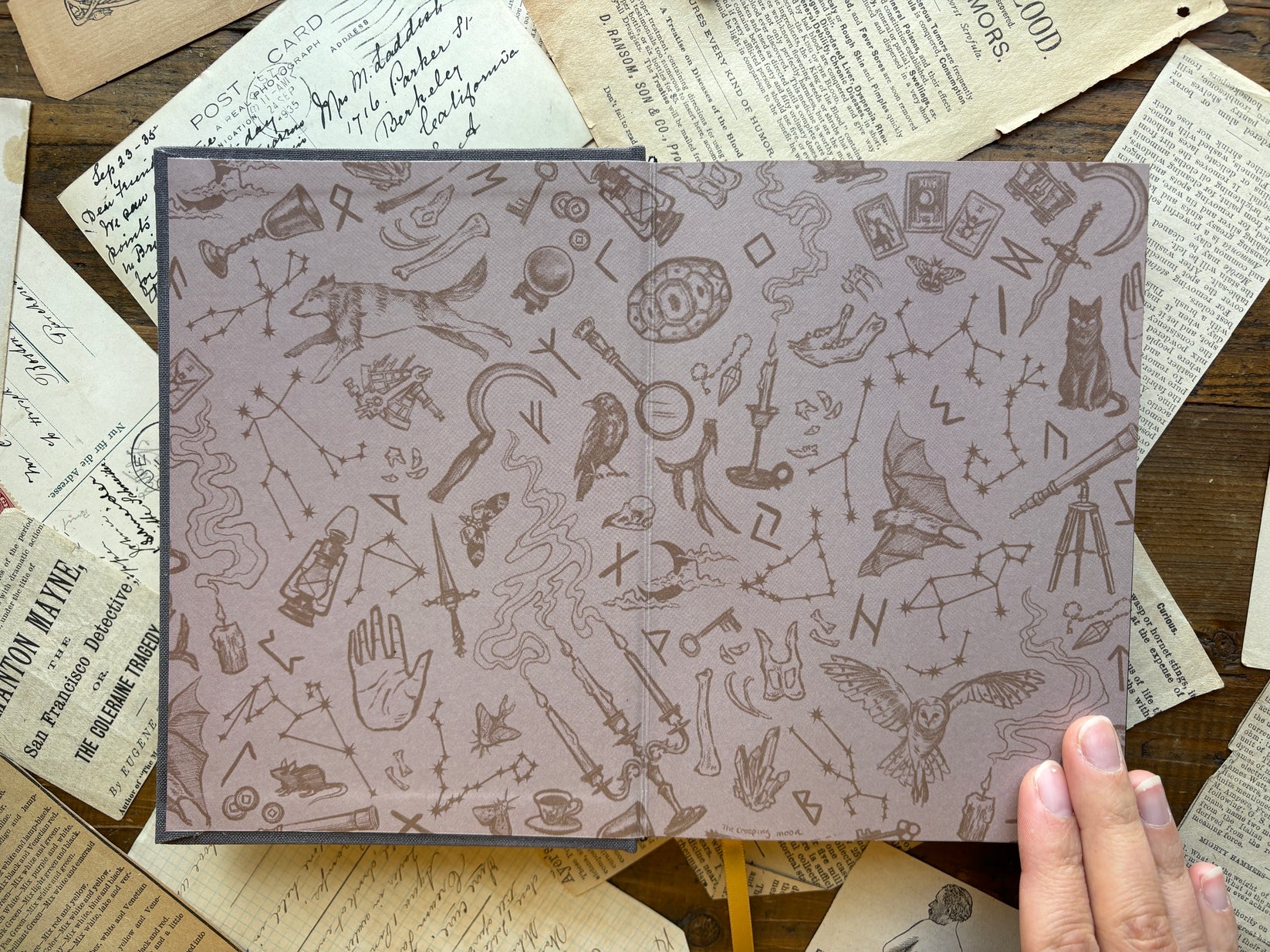 The Oracle - B6 black paper notebook, 150 gsm – The Creeping Moon